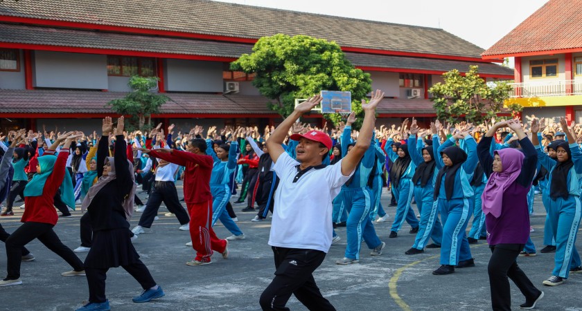 MERIAHKAN HAORNAS, RATUSAN SISWA SMKN 2 WONOSARI IKUTI SENAM MASSAL ...